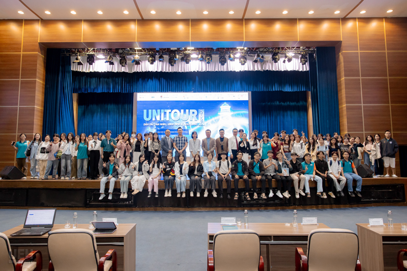 Chương trình Unitour 2025 tại UEH: “Dẫn dắt tầm nhìn - Định hình kỷ nguyên”