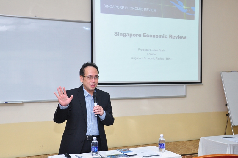 Báo cáo chuyên đề "Meeting editor of the Singapore Economic Review"