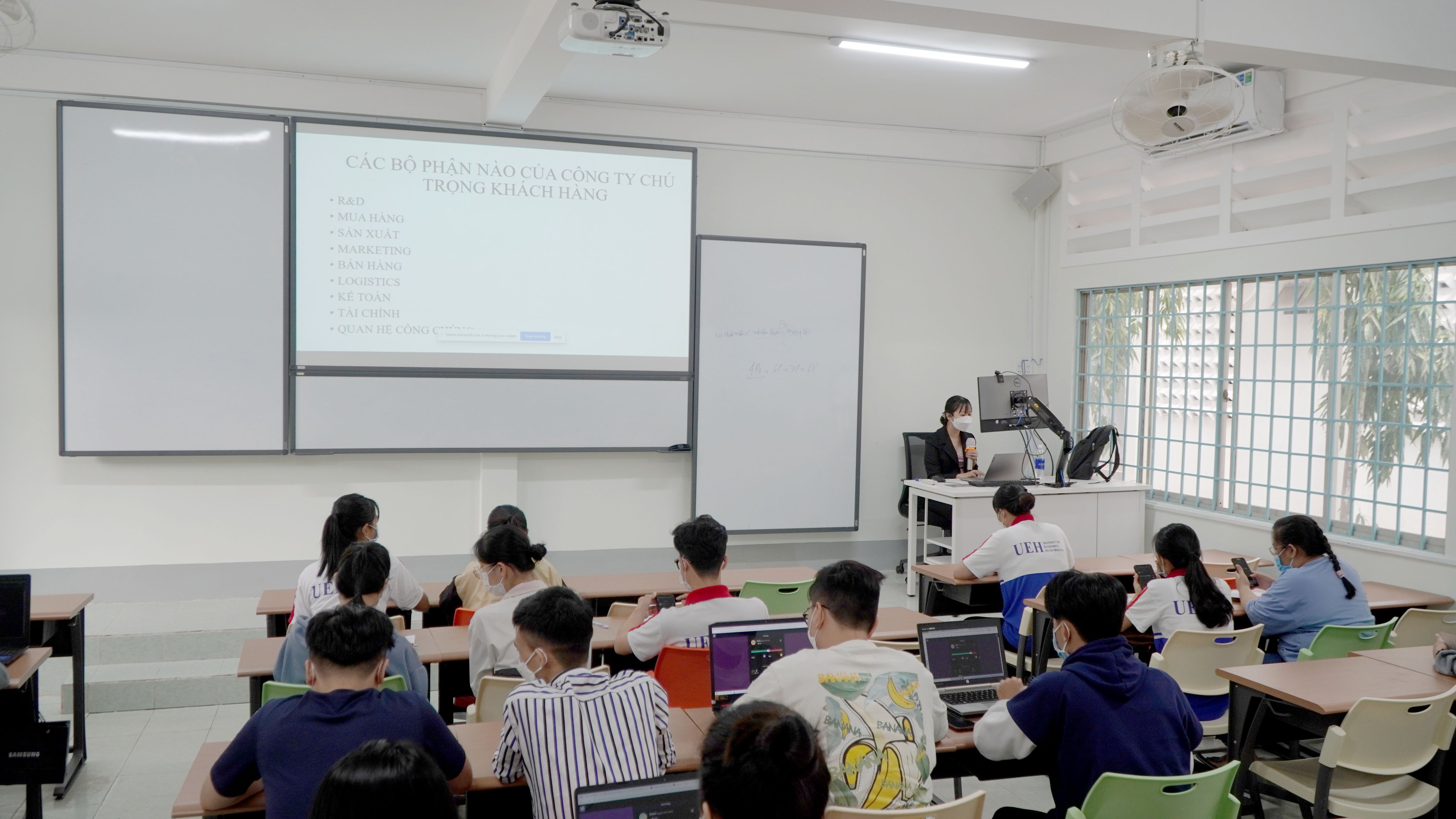 UEH công bố kết quả tuyển sinh Đại học chính quy năm 2022: Điểm chuẩn ...