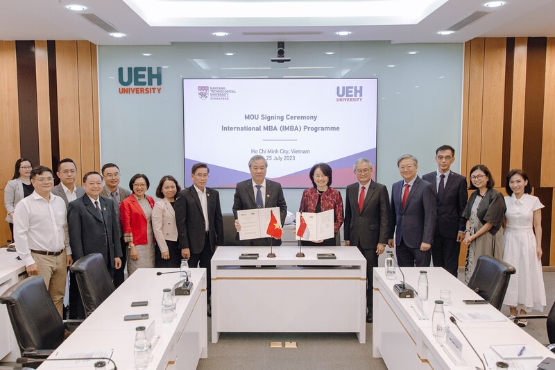 Lễ ký kết hợp tác giữa UEH với Đại học Công nghệ Nanyang Singapore (NTU)