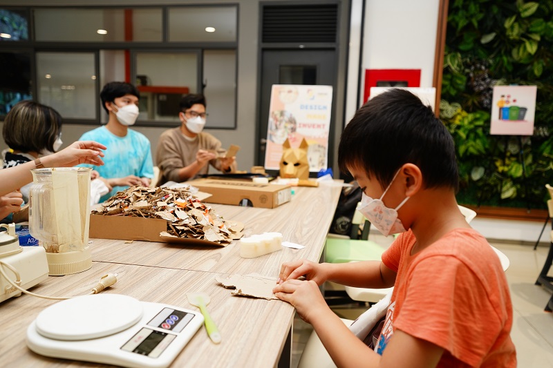 UEH Zero Waste Campus: Workshop Creation+ “Tái chế hộp giấy sau những ...