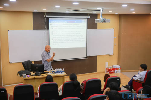 A visit to UEH by Prof. Stephen Teo from Edith Cowan University, Australia