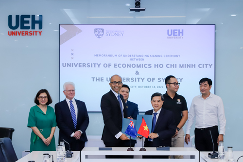 The Signing Ceremony Of Cooperation Between College of Business UEH ...