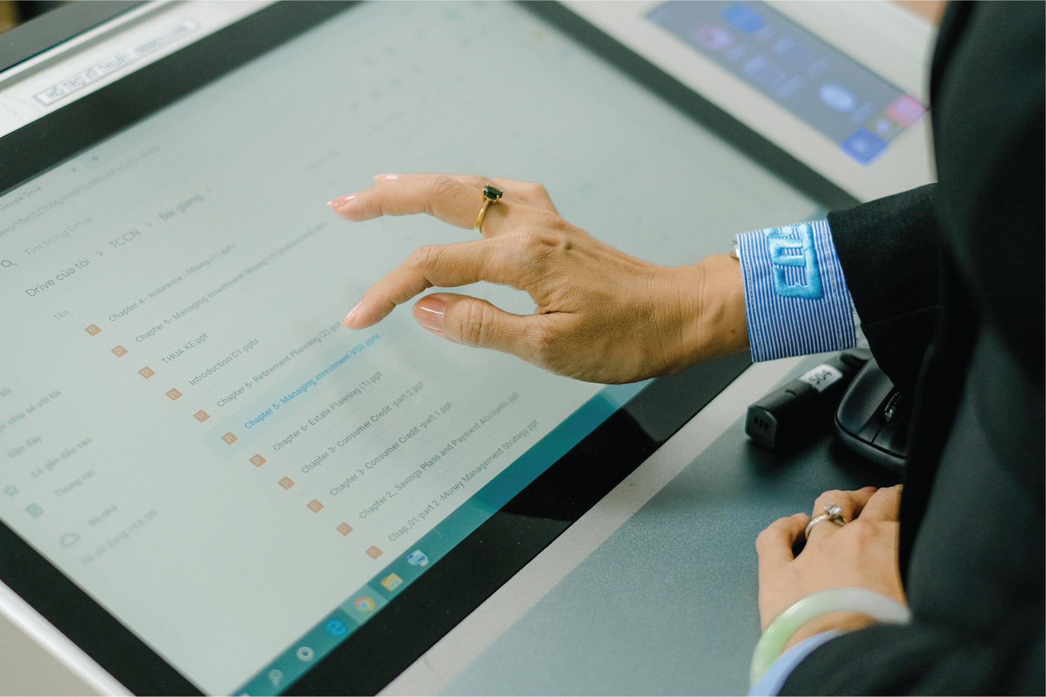 UEH experts on how to effectively implement online learning